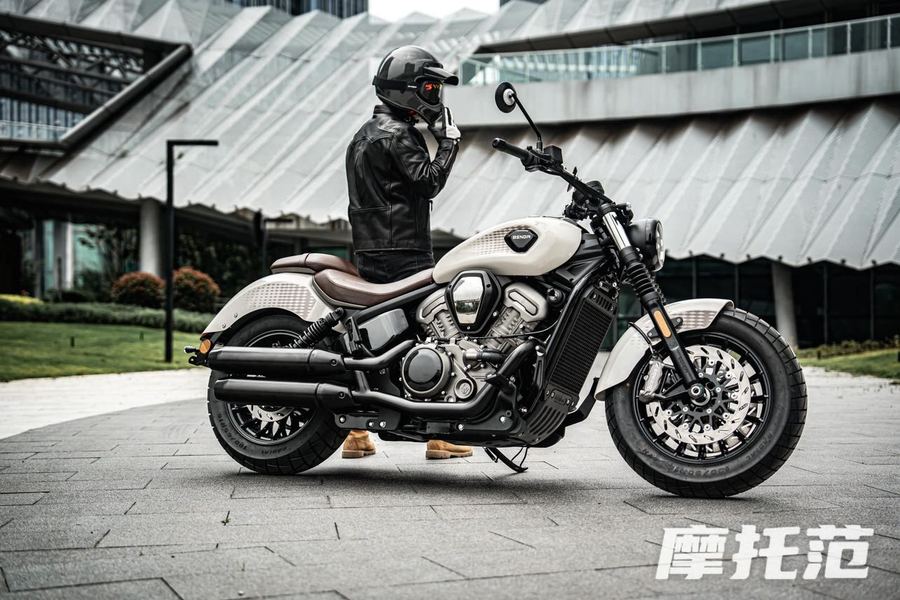 单摇臂+侧挂电机！14000元国产电摩杀疯了：实测极核AE7 Pro,摩托范