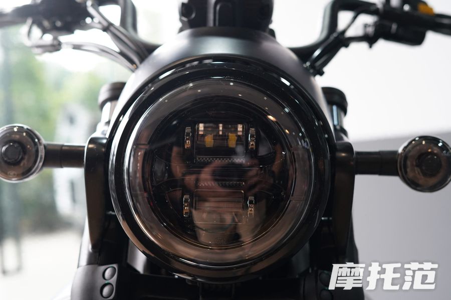 豪爵TR300 vs TR300 Plus：从稳到潮，你后悔了吗？,摩托范