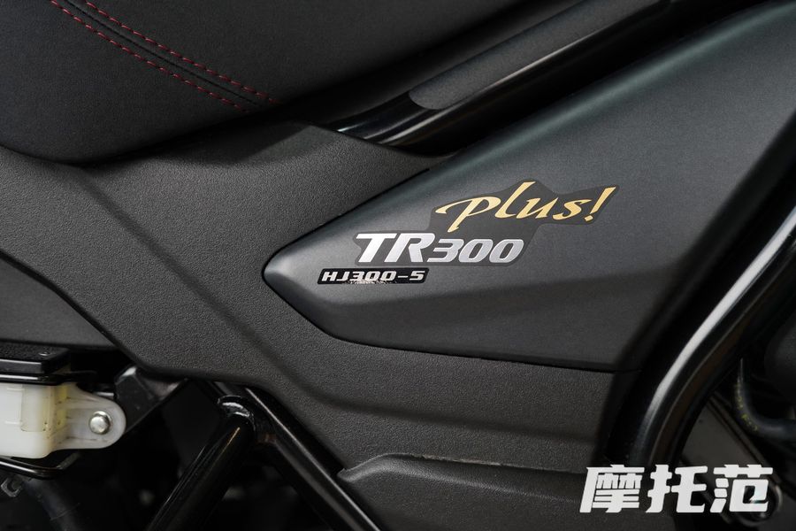 豪爵TR300 vs TR300 Plus：从稳到潮，你后悔了吗？,摩托范