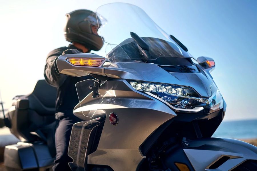 车身细节特写——2025 GL1800 Gold Wing 大金翼，四十多万的车就是不一样,摩托范