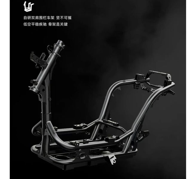 价格公布！25款极核AE4上市，顶配才6939元！3.5kW猛兽+智能操控，油车还香吗？,摩托范