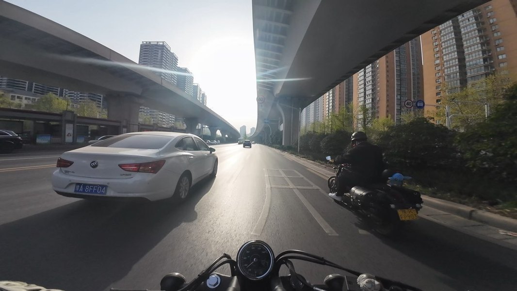 关于女骑的春风250clc真实骑行感受：颜值能打！但也别被“复古”冲昏了头～,摩托范