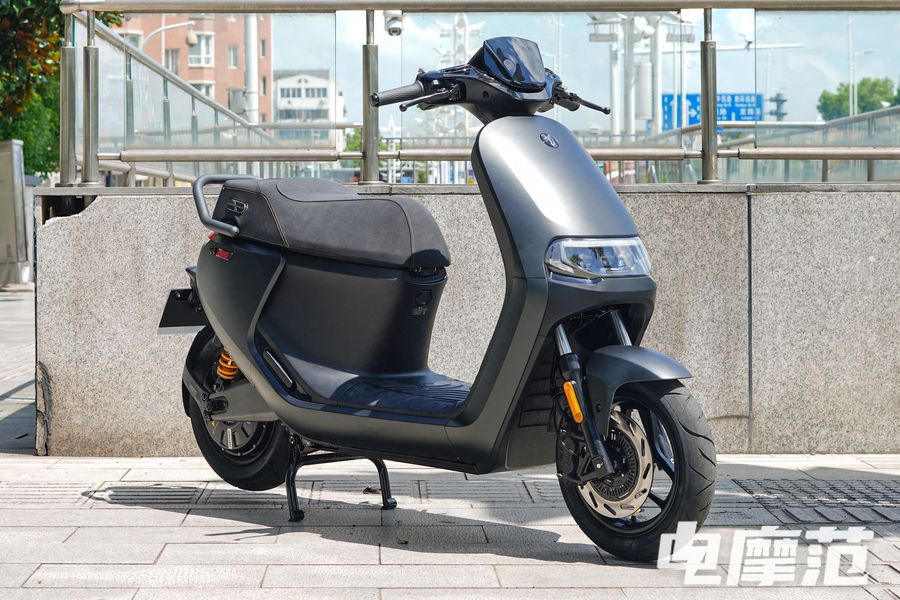 被同事追着问的电动车，九号E300P真神了,摩托范