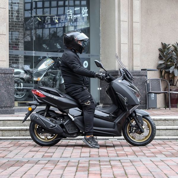 国产黑马逆袭！售价仅11980元的150踏板？天鹰TX150值不值得买？,摩托范