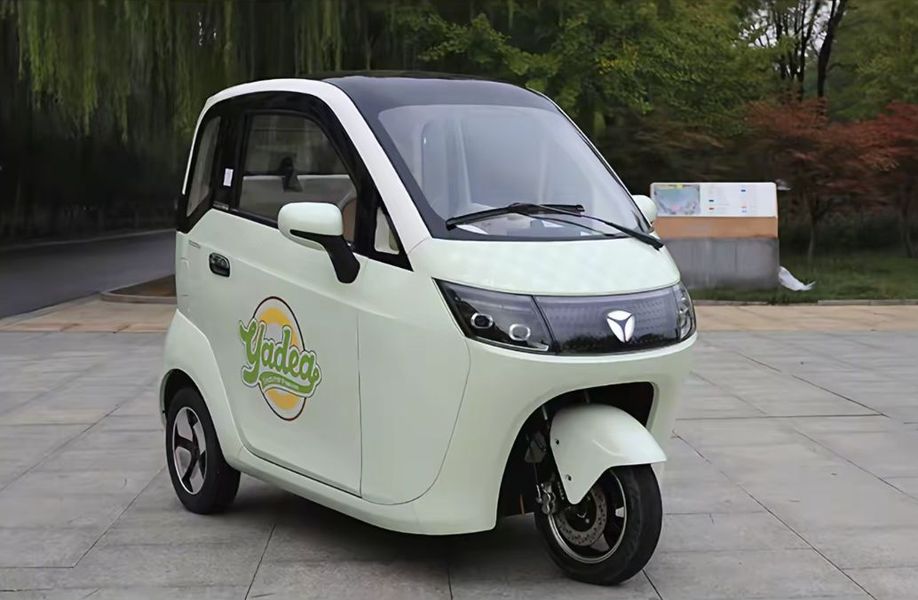 【真实车主测评】雅迪EV301三轮篷车：刮风下雨通勤神器，用半年后我后悔了吗？,摩托范