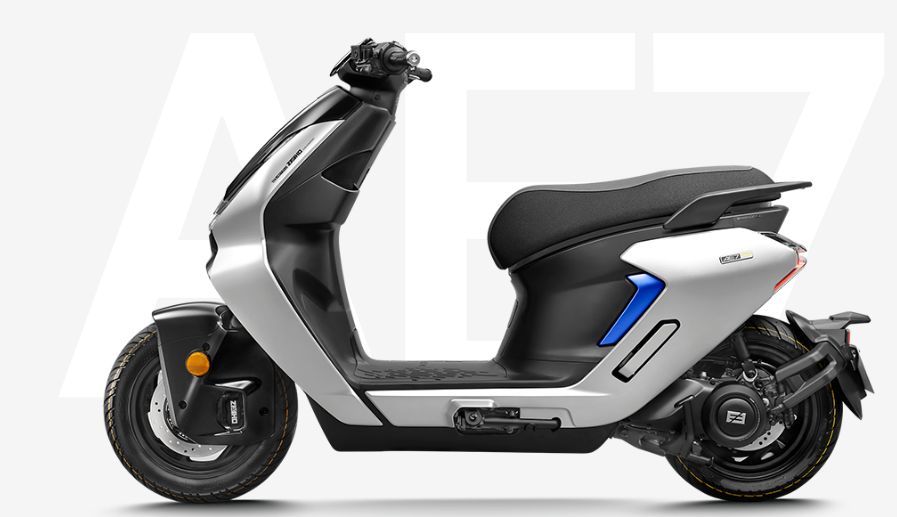 单摇臂+侧挂电机！14000元国产电摩杀疯了：实测极核AE7 Pro,摩托范