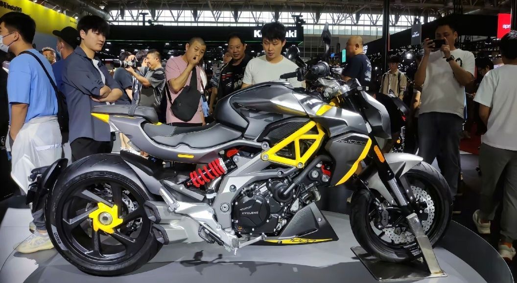 国产公升巡航的巅峰之作！赛科龙RA1000实测：百匹马力+超长续航，能否挑战进口车？,摩托范