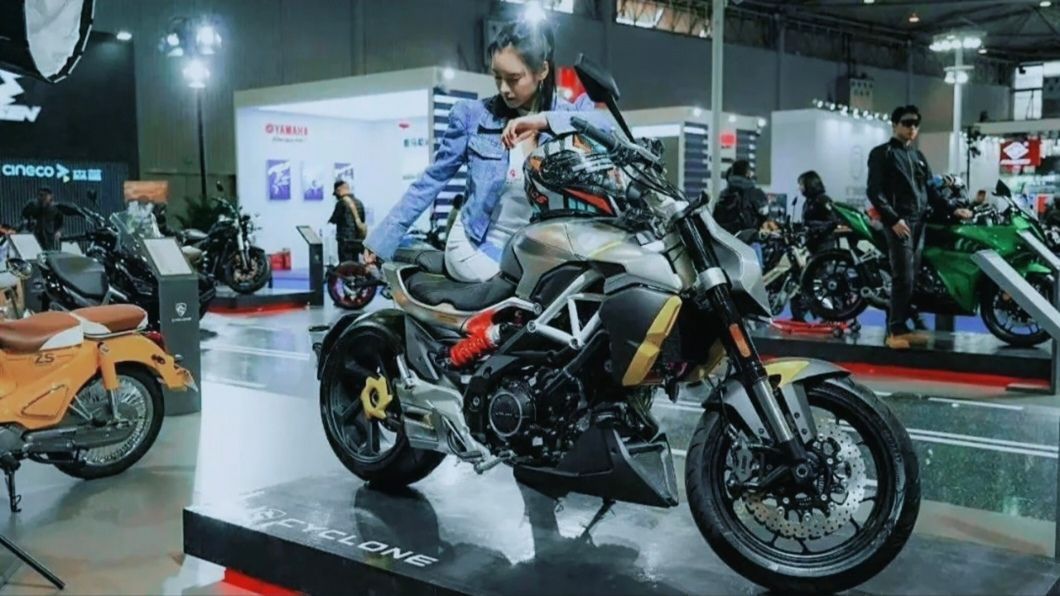 国产公升巡航的巅峰之作！赛科龙RA1000实测：百匹马力+超长续航，能否挑战进口车？,摩托范