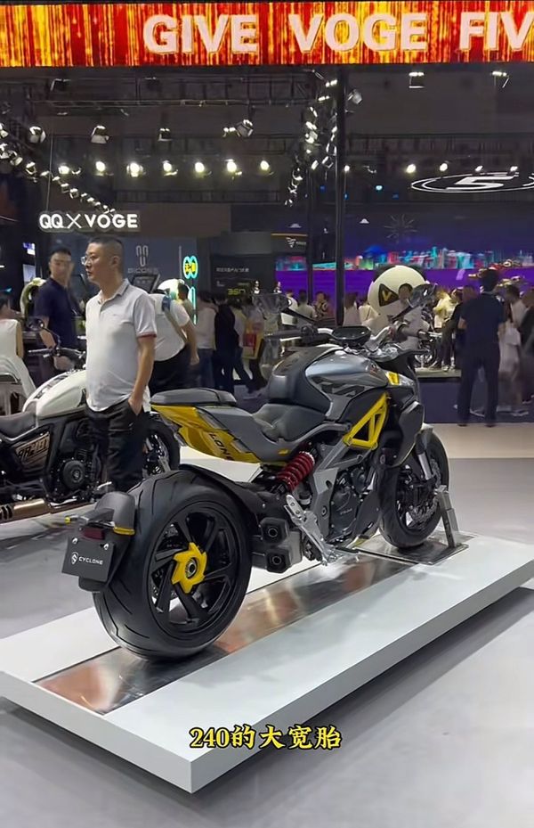 国产公升巡航的巅峰之作！赛科龙RA1000实测：百匹马力+超长续航，能否挑战进口车？,摩托范