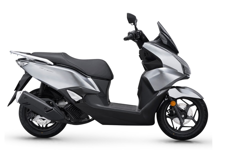 万元级踏板车对决：五羊本田 NWT150 vs 光阳 Racing H150 平踏悦享版,摩托范