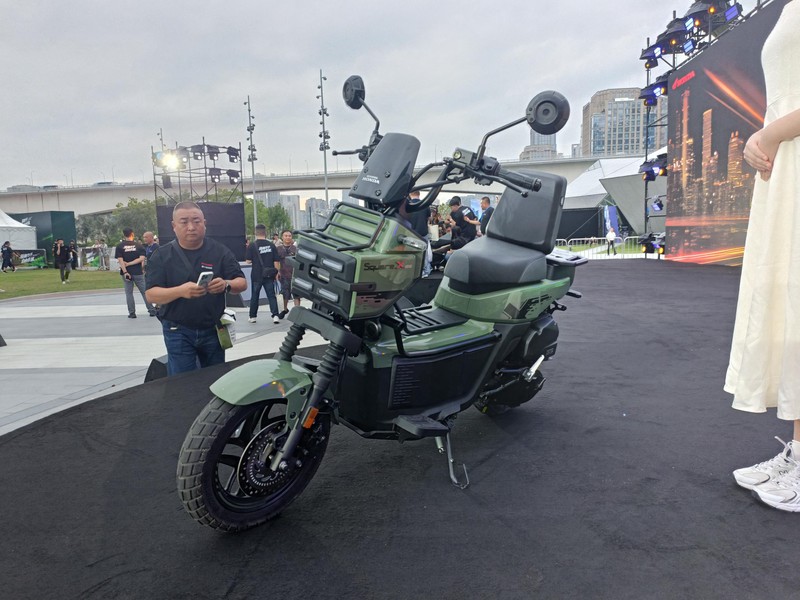 本田系最“野”的小跨骑踏板？新大洲本田Square X125亮相，售价12680元！,摩托范