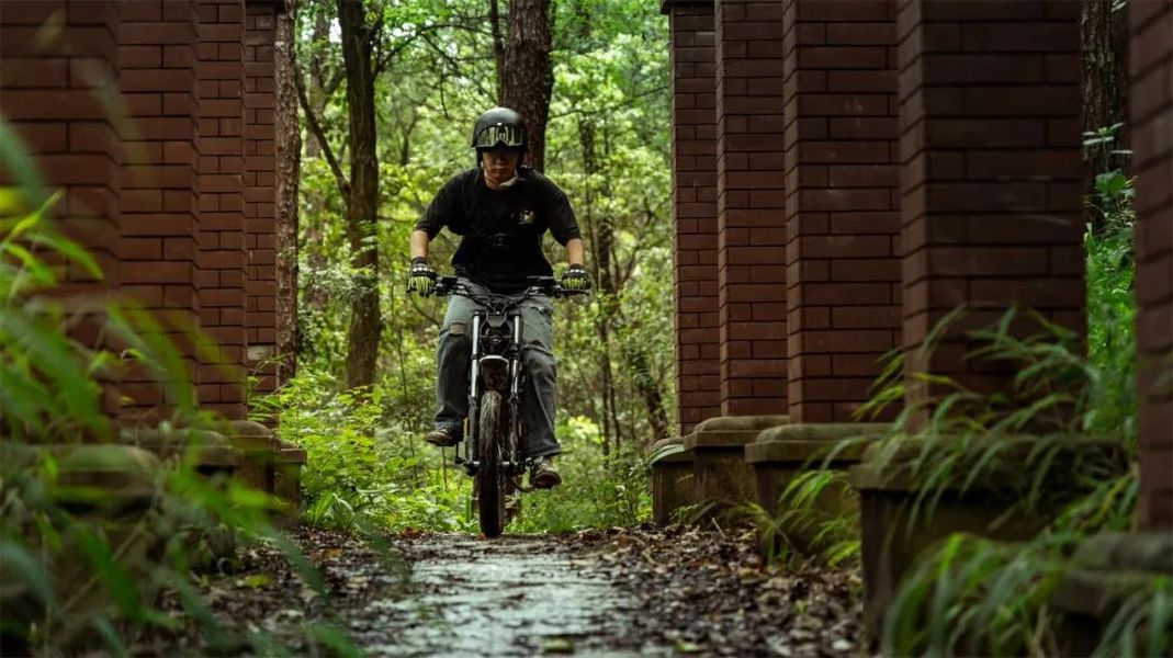 到手价5699元，玩味十足的潮流电自！森蓝EX1深度体验！,摩托范