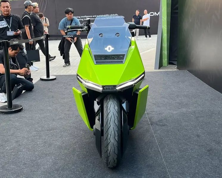 Omoway Omo X，小鹏旗下的一款能自动驾驶、自动泊车的电动车,摩托范