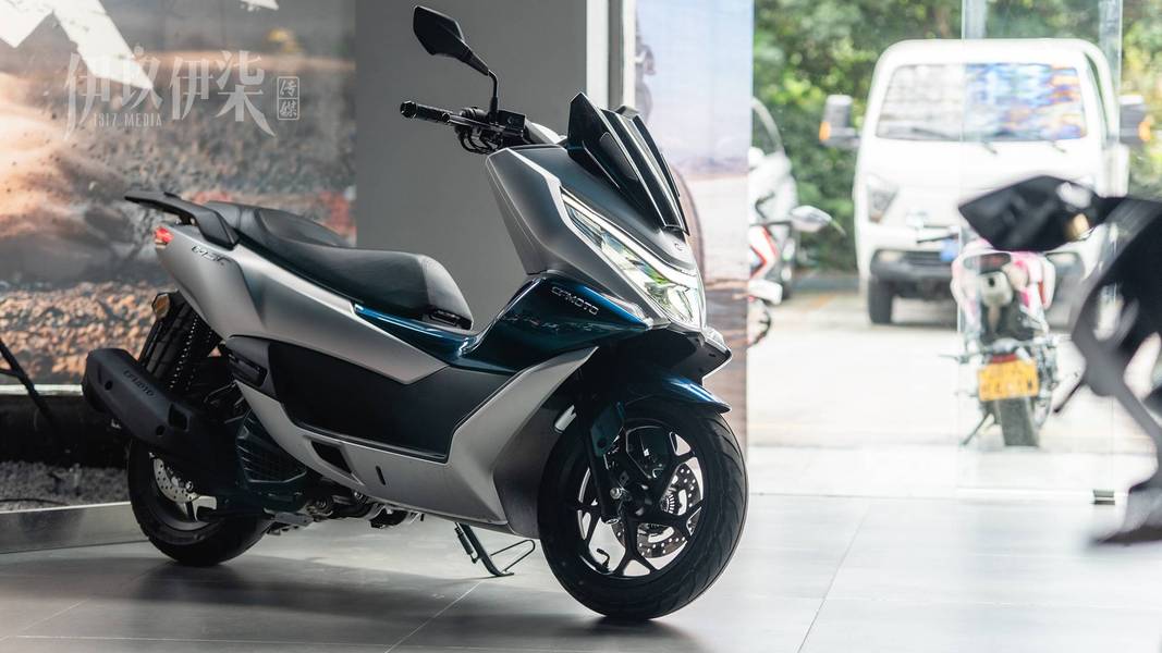 13580元起 春风150SC到店 实车赏析 UHR面临最大挑战,摩托范