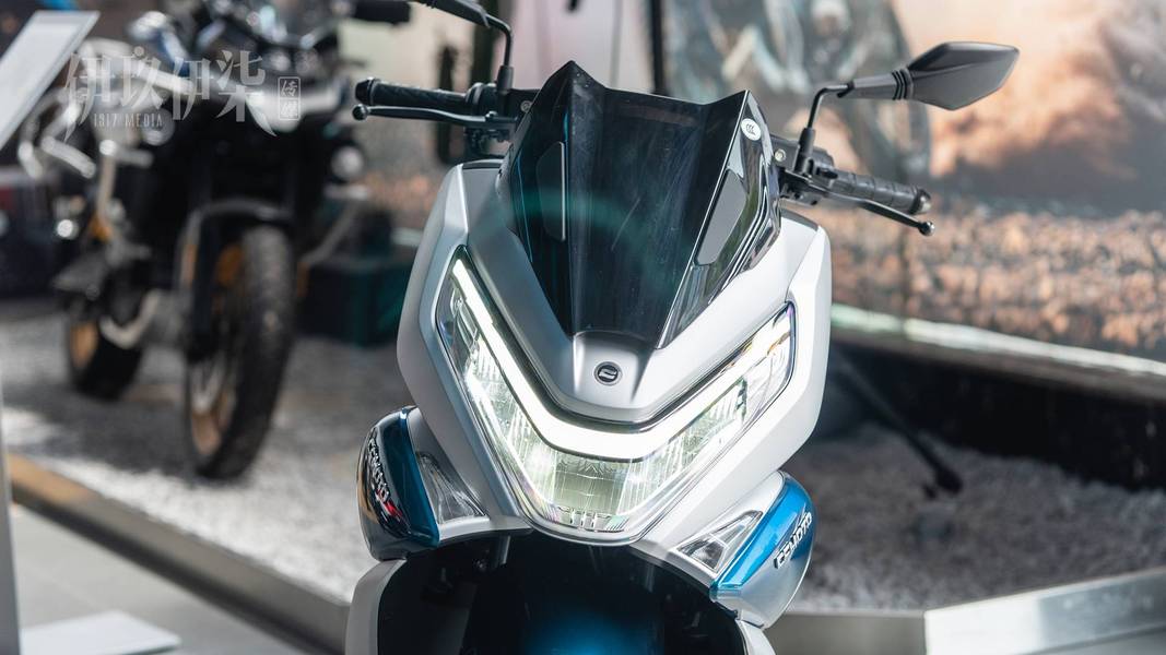 13580元起 春风150SC到店 实车赏析 UHR面临最大挑战,摩托范