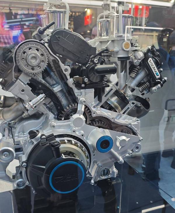 CFMOTO亮相米兰车展：“1000SR概念车与全新V4发动机”等多款新车引爆全场！,摩托范