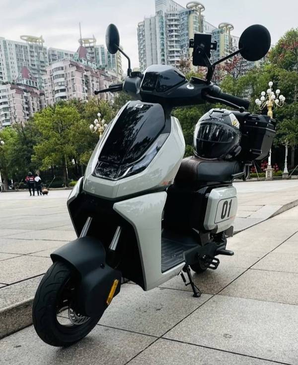 售价 4399元！ZEEHO AE2 Pro登场：骑出城市节奏，一辆车，重新定义出行自由！,摩托范