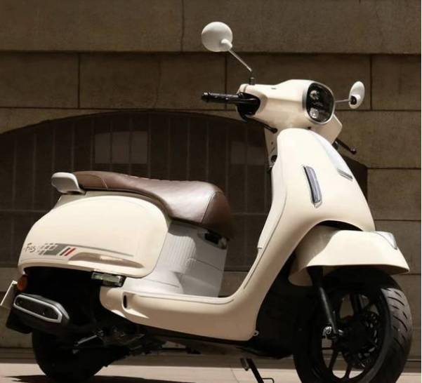 2025款五羊本田F125全新进阶：复古风潮加智能黑科技，完美对标新本125LA！,摩托范