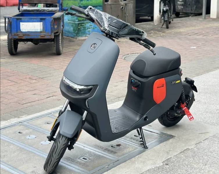 九号F90M价格跳水1400元！实测续航90km，电动小钢炮太香了！,摩托范