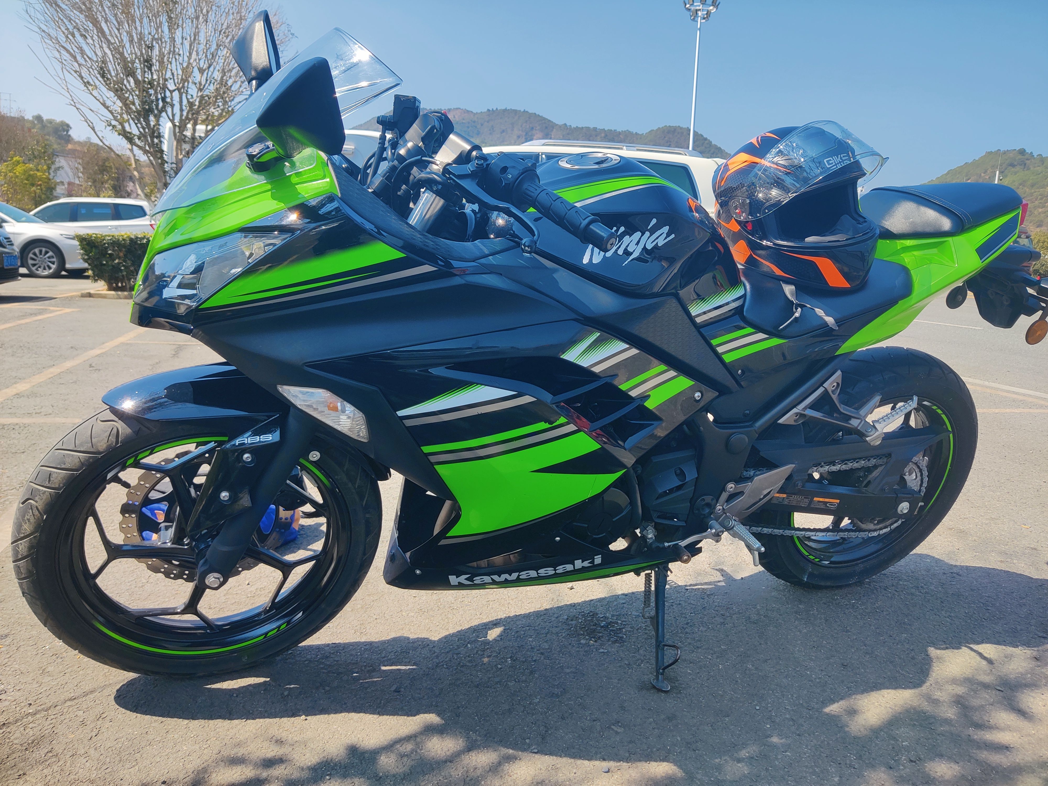 川崎摩托车,Ninja 250报价及图片-摩托范-哈罗摩托车官网