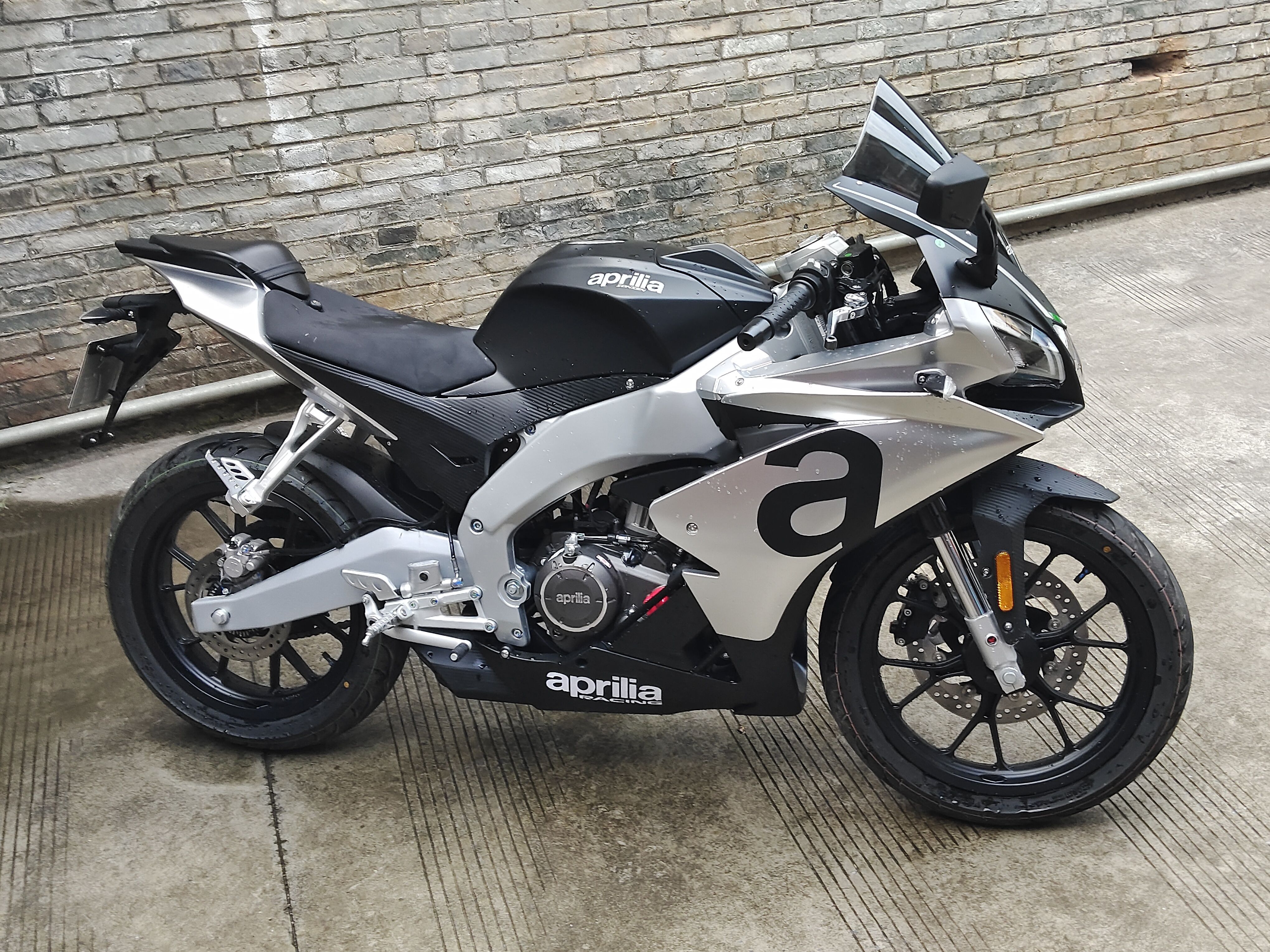 宗申阿普利亚摩托车,GPR250R报价及图片-摩托范-哈罗摩托车官网