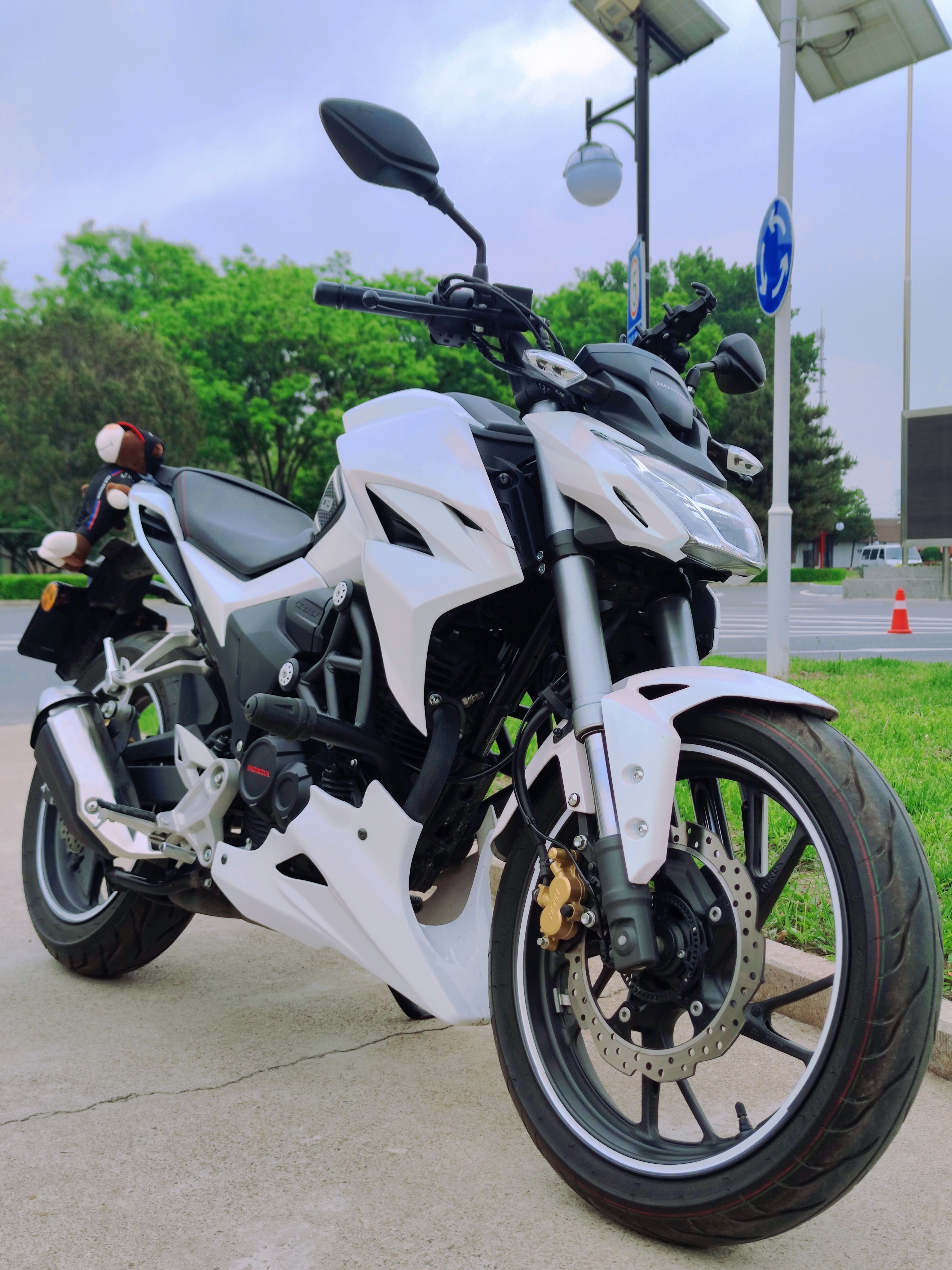 五羊本田摩托车,CB190R 暴锋眼报价及图片-摩托范-哈罗摩托车官网