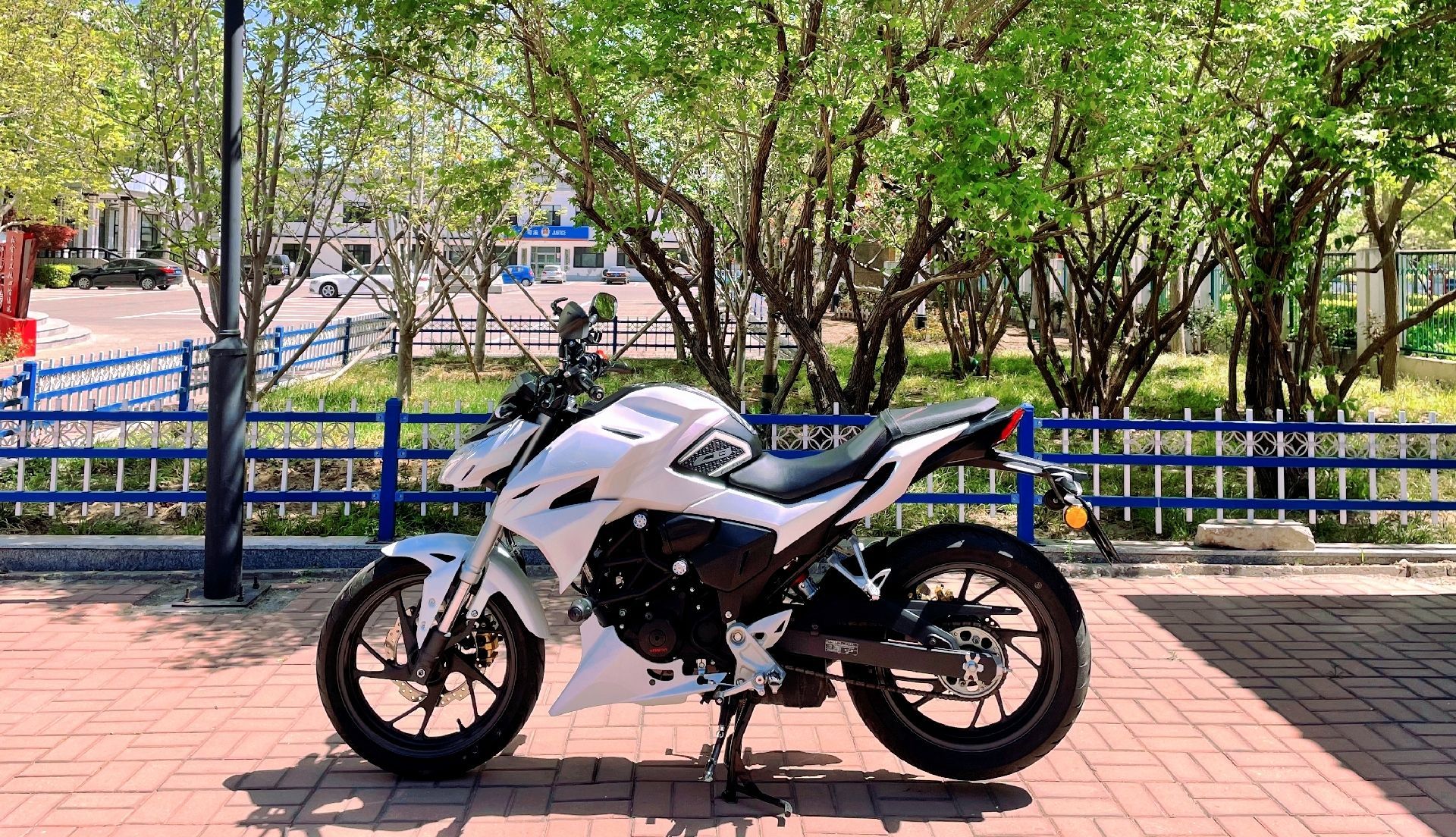 五羊本田摩托车,CB190R 暴锋眼报价及图片-摩托范-哈罗摩托车官网