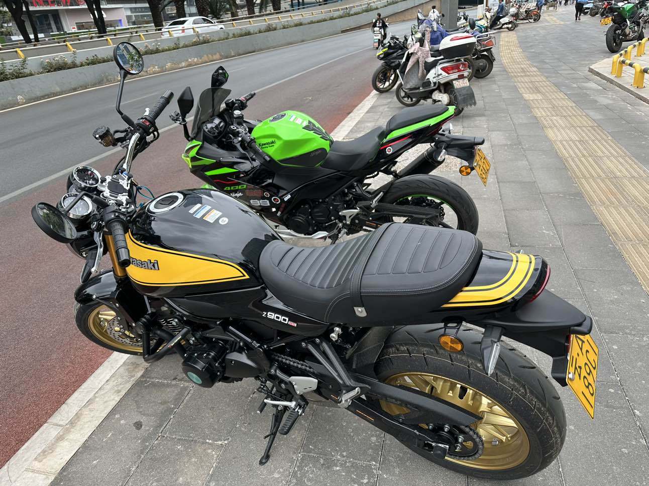 川崎摩托车,Z900RS报价及图片-摩托范-哈罗摩托车官网