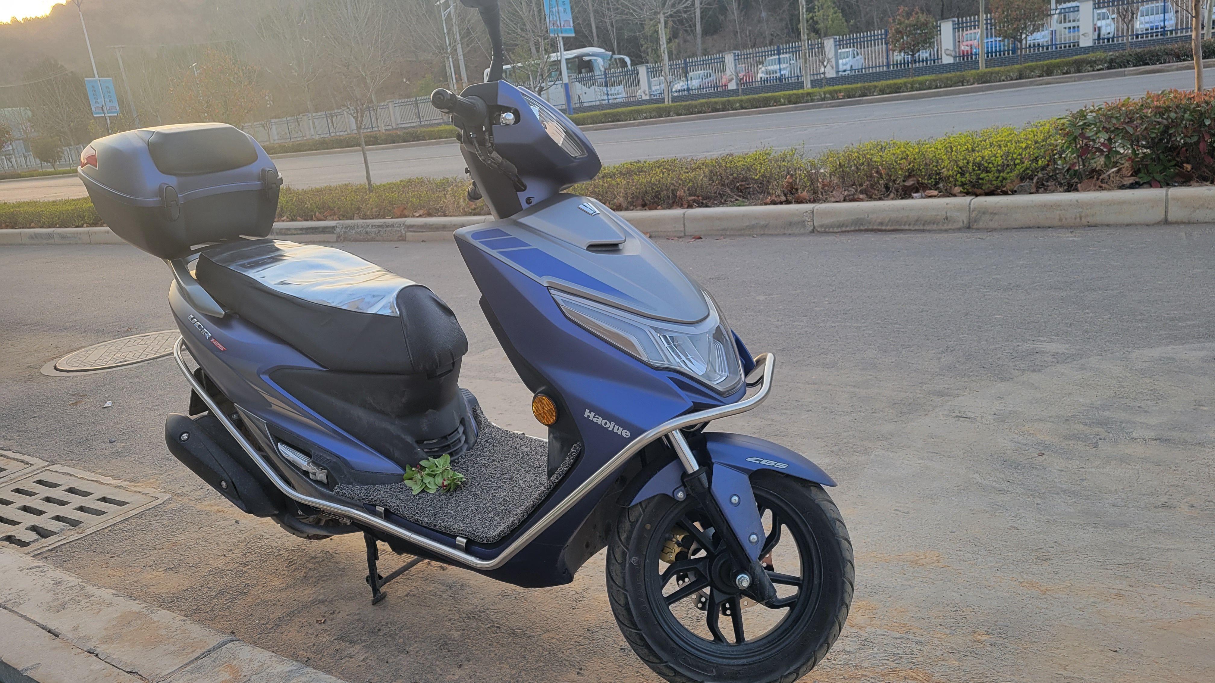 豪爵摩托车,UCR125报价及图片-摩托范-哈罗摩托车官网